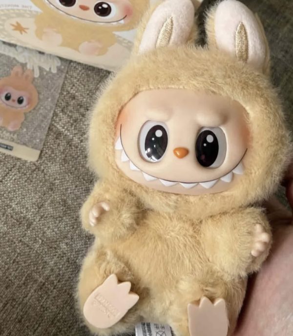 عروسک لابوبو نشسته ۱۵ سانت Monster Labubu - ترکیه متال شاپ